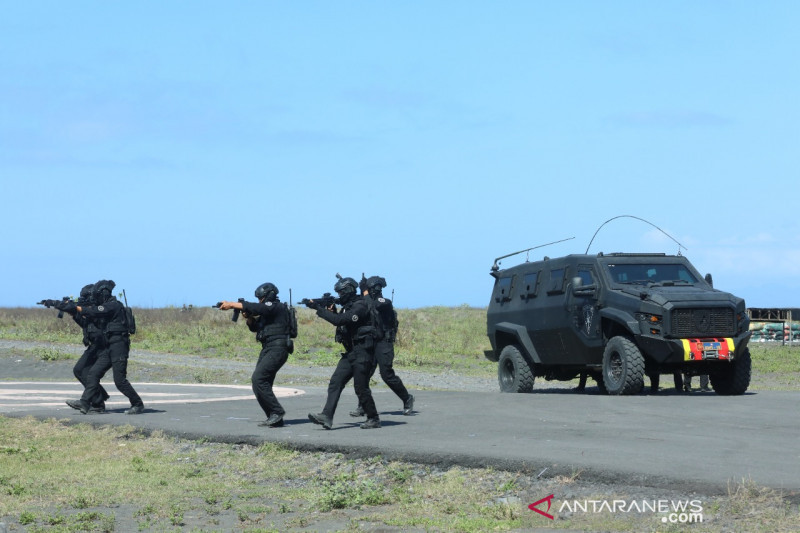 Paskhas TNI AU uji alutsista dalam latihan Trisula Perkasa di Lumajang ...