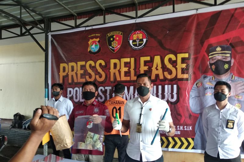 Polresta Mamuju menangkap pelaku pencurian spesialis kotak amal masjid ... Polresta Mamuju menangkap pelaku pencurian spesialis kotak amal masjid ...