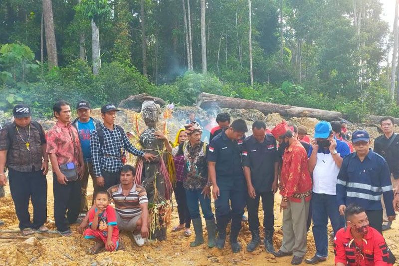 Usai ritual perdamaian, Blontang didirikan di kaki Gunung Peyuyan Barut ...
