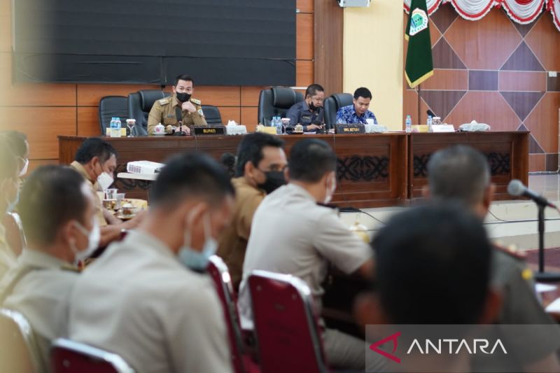 Pemkab Kapuas Hulu menindaklanjuti sengketa lahan sawit PT RAP - ANTARA ... Pemkab Kapuas Hulu menindaklanjuti sengketa lahan sawit PT RAP - ANTARA ...
