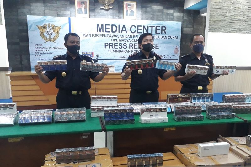 Bea Cukai Kediri gagalkan pengiriman rokok ilegal senilai Rp930 juta - ANTARA News Jawa Timur