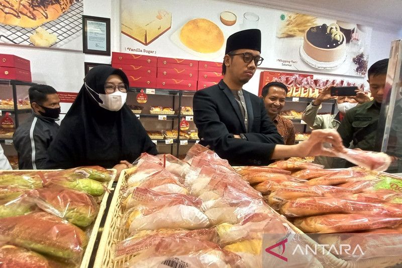 Dea Bakery hadir menambah pilihan wisata kuliner Kota Wisata - ANTARA ...