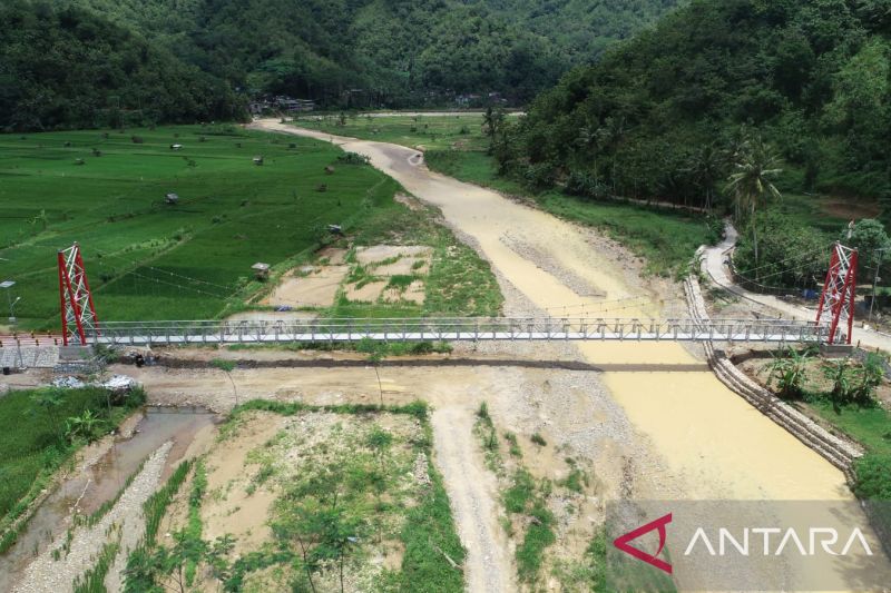 Menteri PUPR: Tiga jembatan gantung di Jawa Timur selesai dibangun - ANTARA News