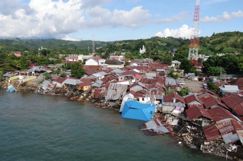 BRIN lists possible reasons for Amurang Beach abrasion - ANTARA News