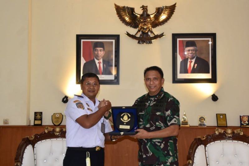 Politeknik Pelayaran Sulut pererat kerja sama dengan Lantamal VIII ...