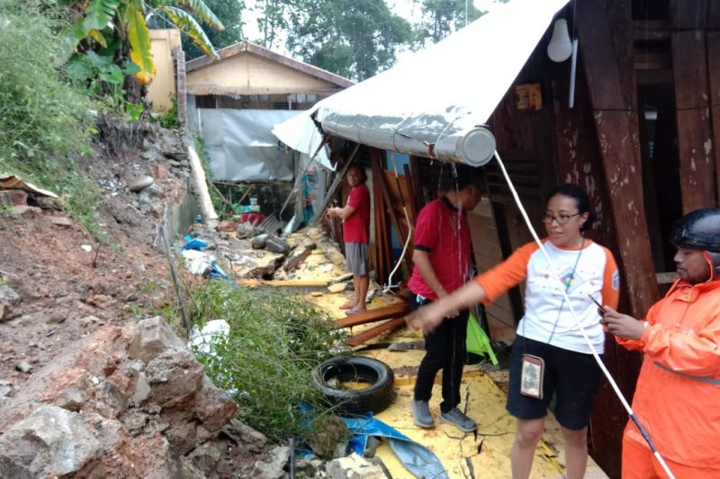 Ambon: 783 households affected by floods, landslides - ANTARA News