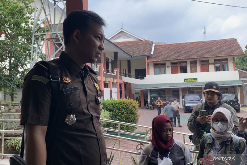 JPU ulas sejumlah bukti dalam sidang kasus kekerasan seksual SPI ... JPU ulas sejumlah bukti dalam sidang kasus kekerasan seksual SPI ...