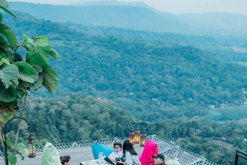 Obelix Hills suguhkan pemandangan alam mempesona - ANTARA News ...