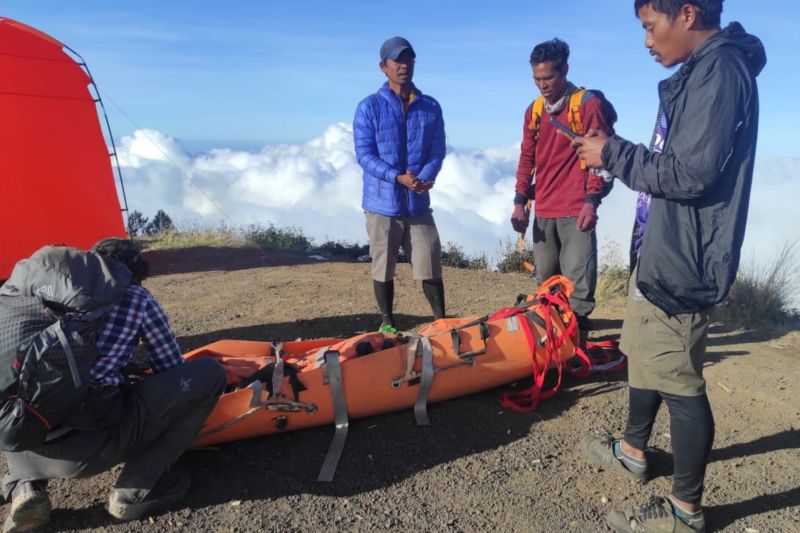 Jatuh ke jurang Gunung Rinjani, mayat pendaki WNA kelahiran Israel ...