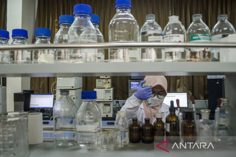 Penelitian medis di Laboratorium Central Universitas Padjajaran ...