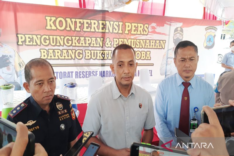 Bea Cukai-Polda Kalsel gagalkan pengiriman 1.000 ekstasi dari Malaysia - ANTARA News