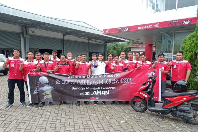 Astra Motor Kalbar edukasi safety riding kepada karyawan Telkom Akses - ANTARA News Kalimantan Barat