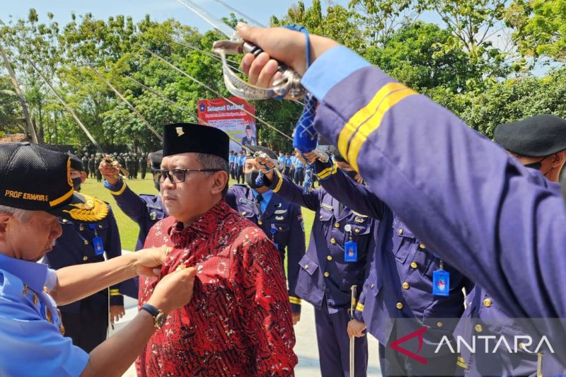Hasto terima pin kehormatan dari kampus PKBI Astha Hannas - ANTARA News