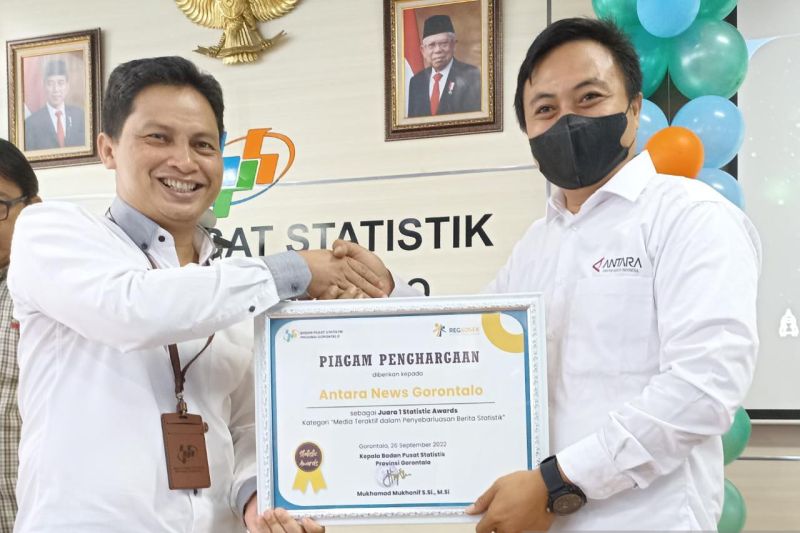 ANTARA Biro Gorontalo terima penghargaan dari BPS - ANTARA News
