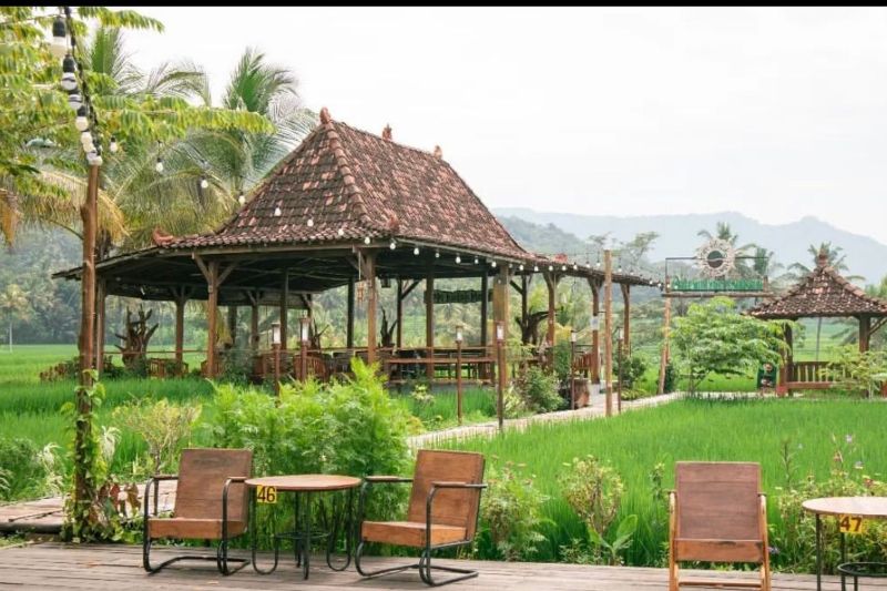 Catatan Ilham Bintang -Bersantap Kuliner Ndeso di Resto Kopi Klotok ...