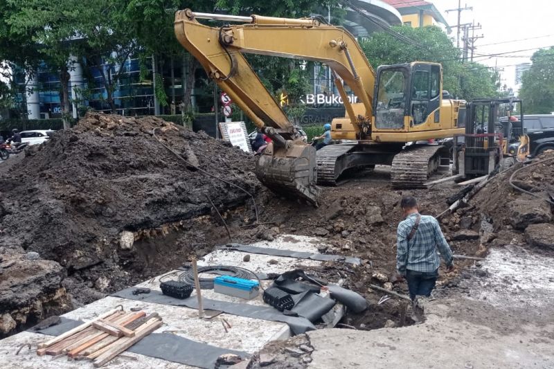 Pembangunan saluran di pusat Kota Surabaya dikebut dalam dua pekan - ANTARA News Jawa Timur