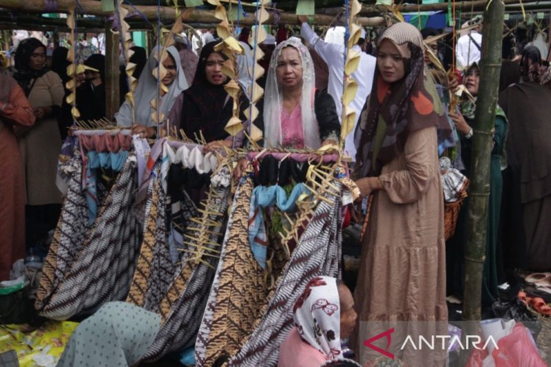 Tradisi Baayun Maulid di Tapin Kalsel diikuti 4.481 orang - ANTARA News