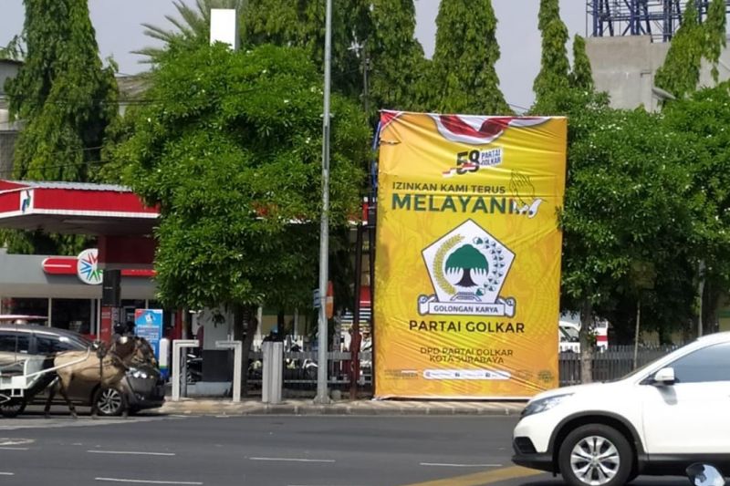 Baliho Partai Golkar di jalan protokol Surabaya jadi perbincangan warga - ANTARA News Jawa Timur