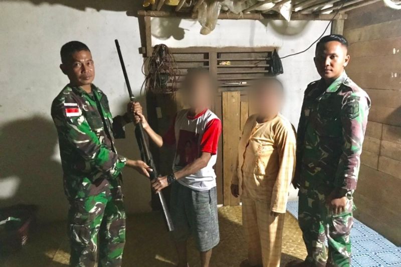 Satgas Pamtas ingatkan warga bahaya kepemilikan senjata api rakitan - ANTARA News