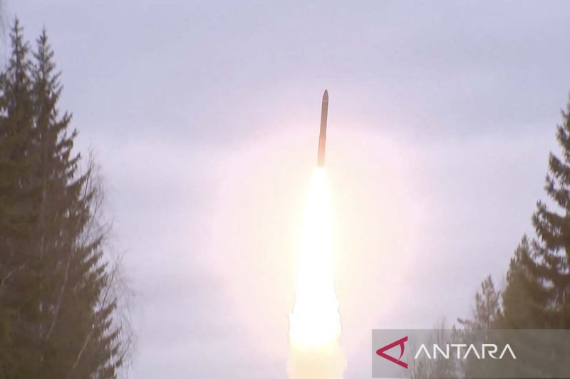 Rusia luncurkan rudal balistik antarbenua Yars - ANTARA News Rusia luncurkan rudal balistik antarbenua Yars - ANTARA News