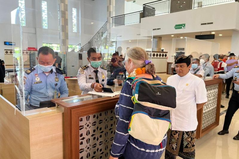 Imigrasi buka layanan Immigration on Shipping tarik wisman premium - ANTARA News