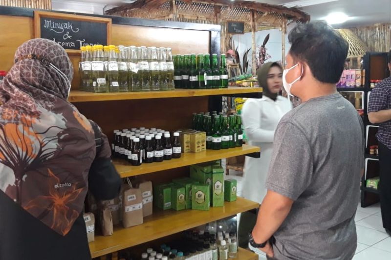 Mempromosikan beragam produk UMKM melalui Sail Tidore 2022 - ANTARA News