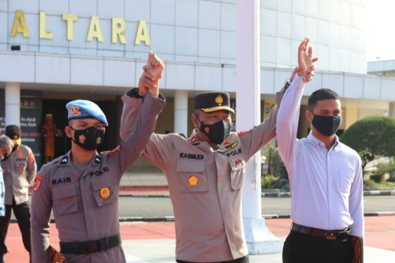 Wakapolda Kaltara beri penghargaan, dua personel berprestasi di MTQ Bulungan - ANTARA News Kaltara