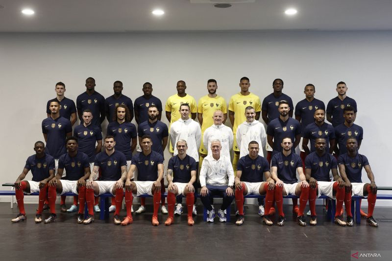 Semua anggota skuad Prancis hadir dalam sesi latihan jelang final ...