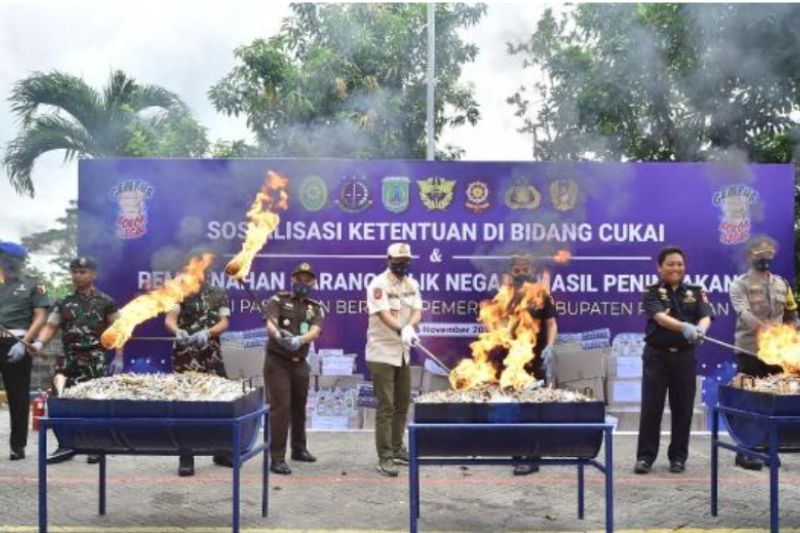 Bea Cukai Pasuruan memusnahkan jutaan batang rokok ilegal - ANTARA News