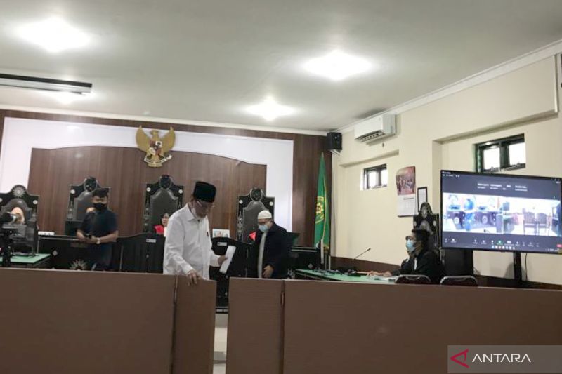 Hakim vonis enam bulan terdakwa ujaran kebencian makam keramat Lombok - ANTARA News