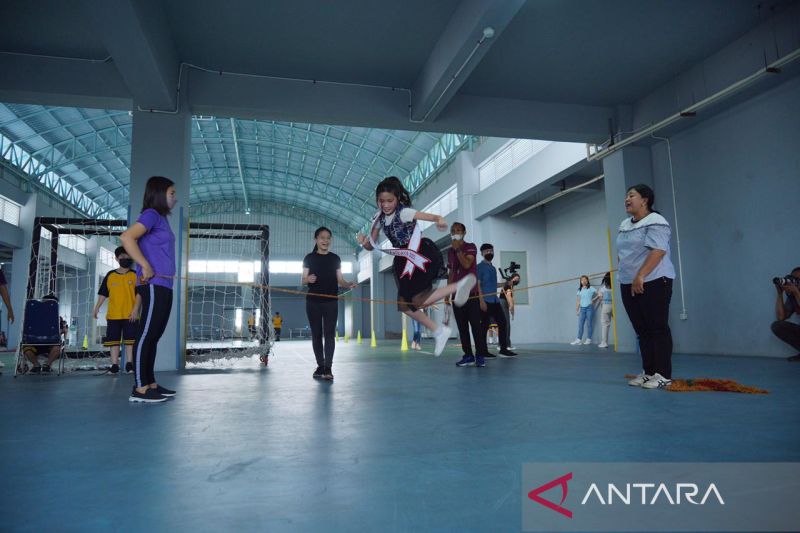 Siswi Elyon Christian School sosialisasikan ragam permainan tradisional - ANTARA News Jawa Timur