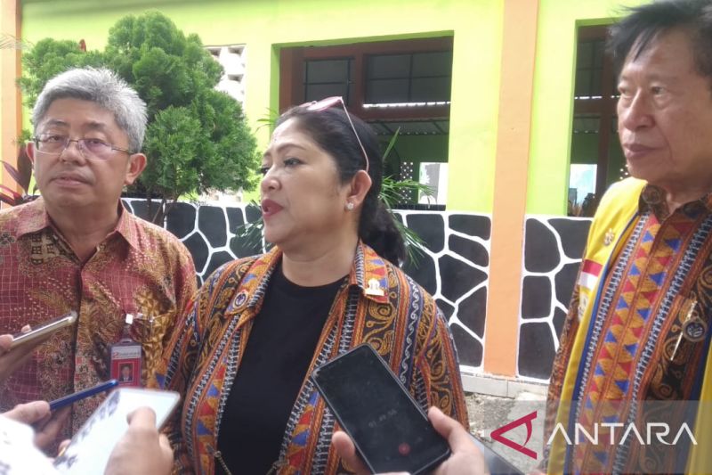 Pemkab Serang bersama Indah Kiat bagikan kaca mata bagi siswa SD dan ...