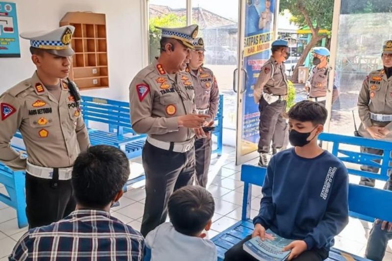 Dirlantas Polda Jatim inspeksi pelayanan SIM di Madiun - ANTARA News Jawa Timur