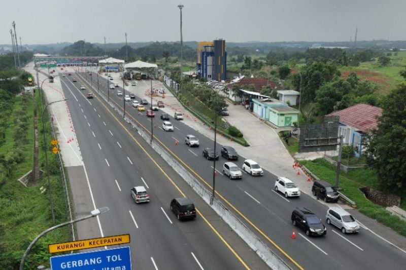 Lalu lintas jalan tol Cipali mulai ramai masuki libur Natal - ANTARA News