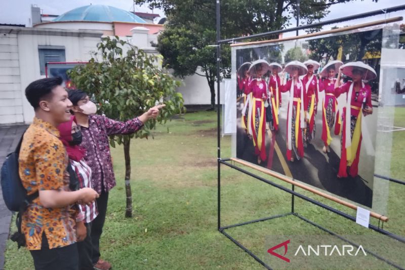 Kemarin, angka penerima vaksin COVID-19 hingga persiapan Natal 2022 - ANTARA News