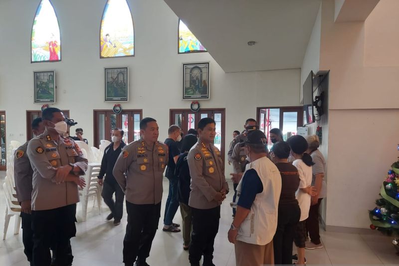 Personel pengamanan gereja diingatkan untuk tetap berseragam - ANTARA News