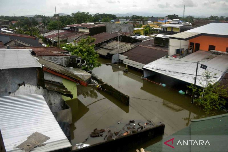 Ratusan rumah di Kota Makassar terendam banjir luapan sungai dan waduk - ANTARA News