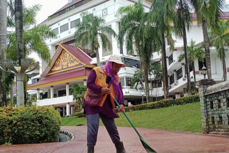 Pemkot Batam kerahkan puluhan petugas kebersihan saat perayaan tahun baru - ANTARA News Kepri