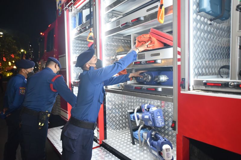Surabaya miliki mobil damkar teknologi tinggi angkat beban 14 ton ...