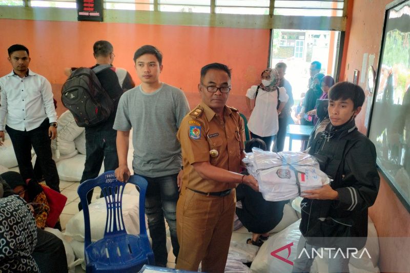 Dikbud Rejang Lebong mendistribusikan bantuan 8.584 seragam gratis ...