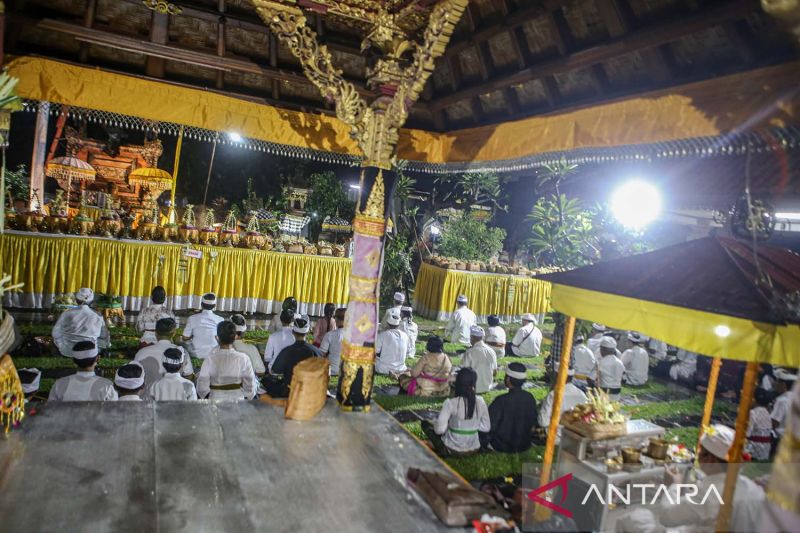 Sembahyang hari raya Galungan di kota Tangerang - ANTARA News