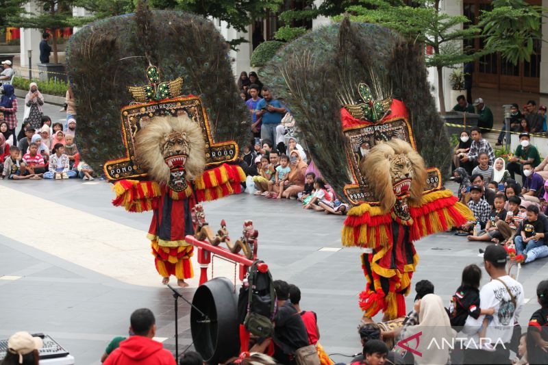Pertunjukan reog di Alun-alun Surabaya - ANTARA News Jawa Timur