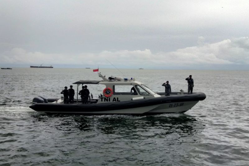 Lantamal XIII Tarakan mendapat alutsista berupa RHIB II-13-40 - ANTARA ...
