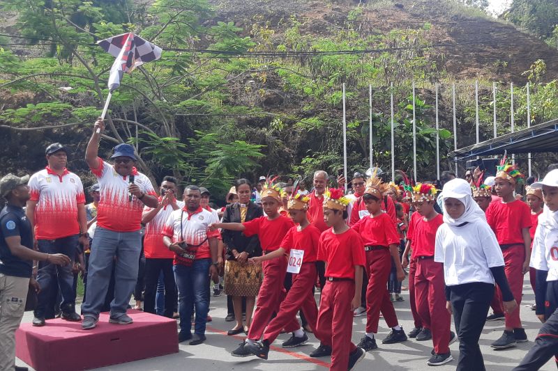 250 regu ikuti lomba gerak jalan santai HUT Kota Jayapura - ANTARA News ...