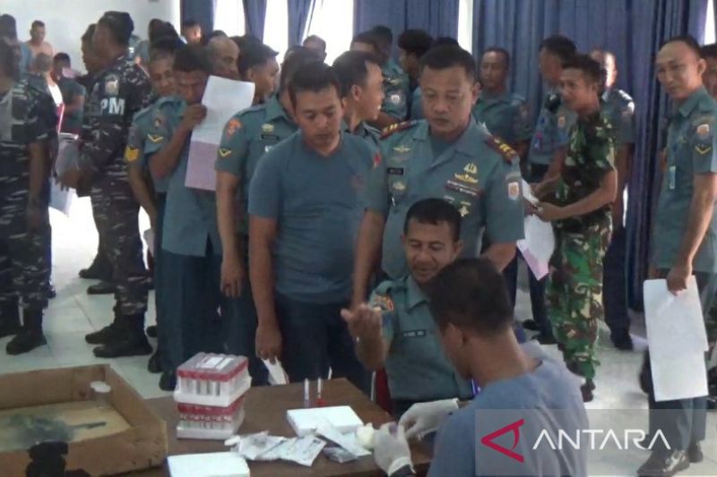TNI AL Kendari menjalani pemeriksaan kesehatan dukung operasi militer - ANTARA News Sulawesi ...