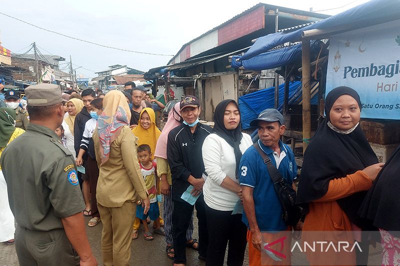 Sambungan pipa air bersih PAM Jaya di Kamal Muara tinggal dua RT ...