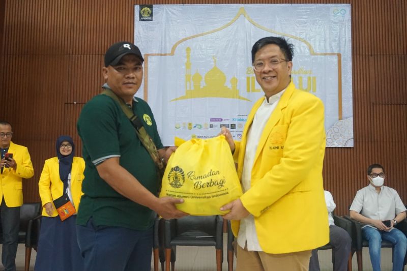 Iluni UI bagikan ribuan paket sembako bagi masyarakat - ANTARA News