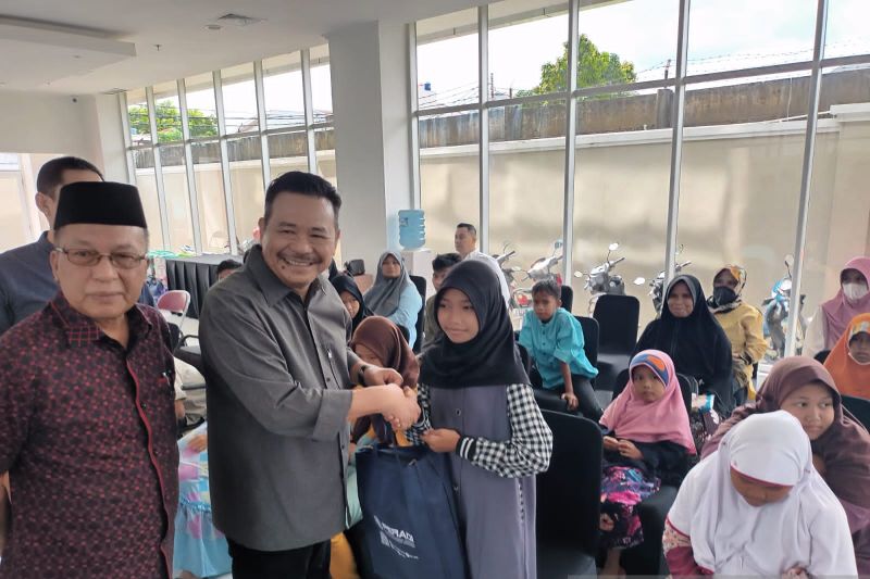 Peradi berikan santunan kepada yatim piatu dan kaum duafa - ANTARA News