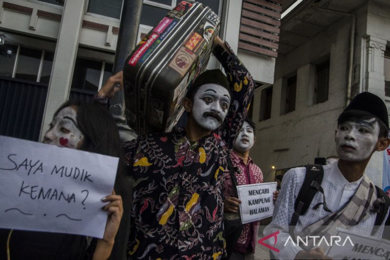 Pertunjukan pantomim Mudik Movement - ANTARA News Jawa Barat