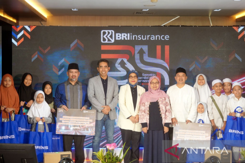 BRI Insurance salurkan zakat ke BAZNAS dan bantuan CSR ke yayasan ...